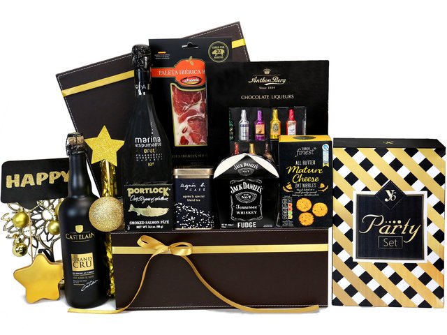 Wine n Food Hamper - Party Hamper 05A3 - PH0530A3 - Give Gift Boutique ...